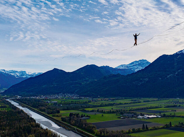 Video: Können die Slackliner das Gleichgewicht halten? - Liewo